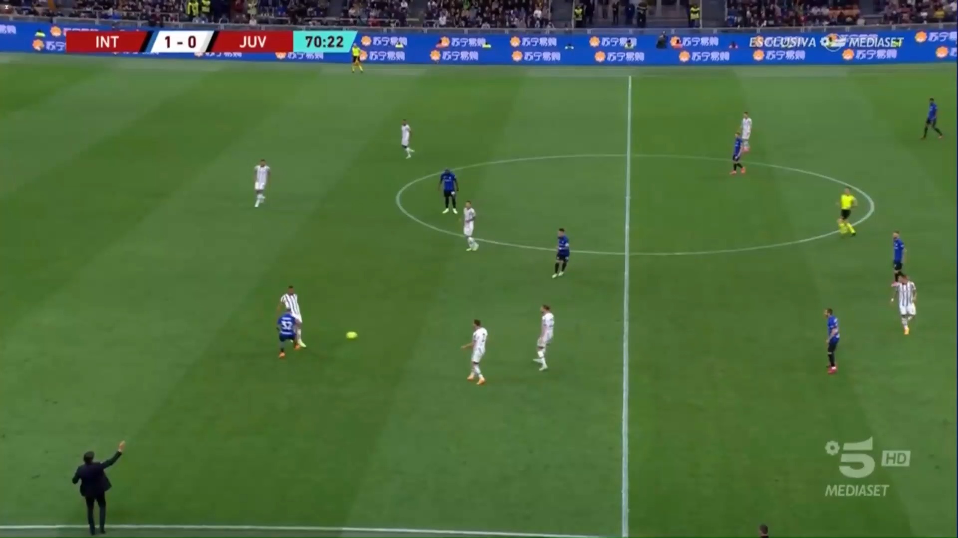 v3-football-pitch Instance Segmentation Dataset by AndreyZhernakov