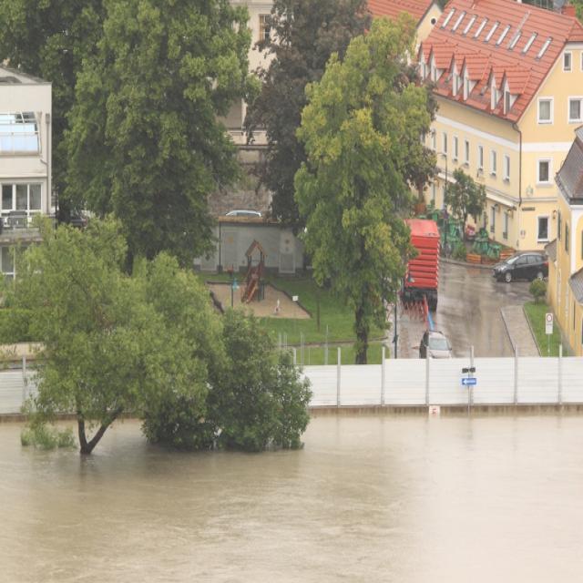 Flood Detection Object Detection Dataset and Pre-Trained Model by Final ...