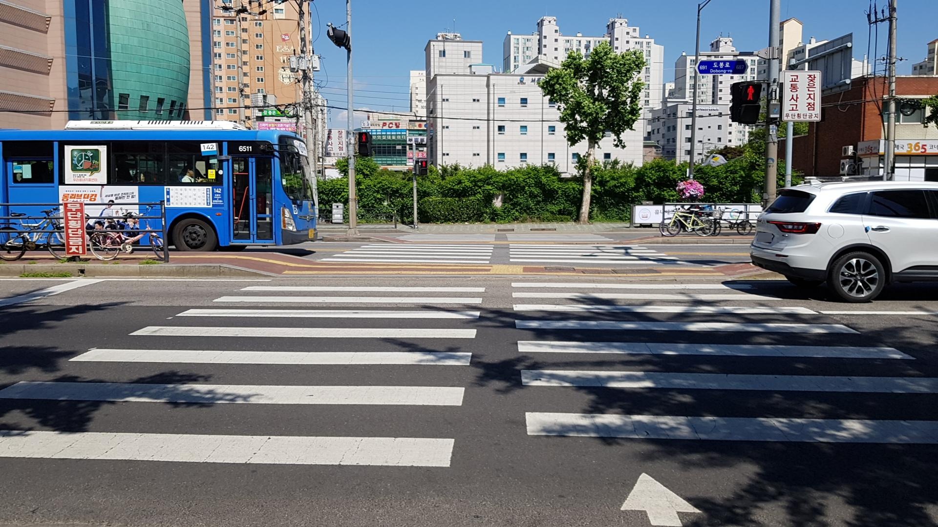 crosswalk detecion - Roboflow Universe