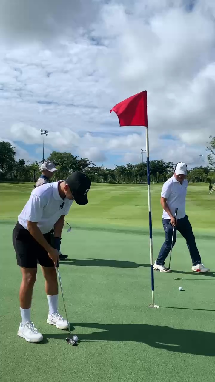 golf ball and hole detection 1k7 Object Detection Dataset by Sai Gon ...