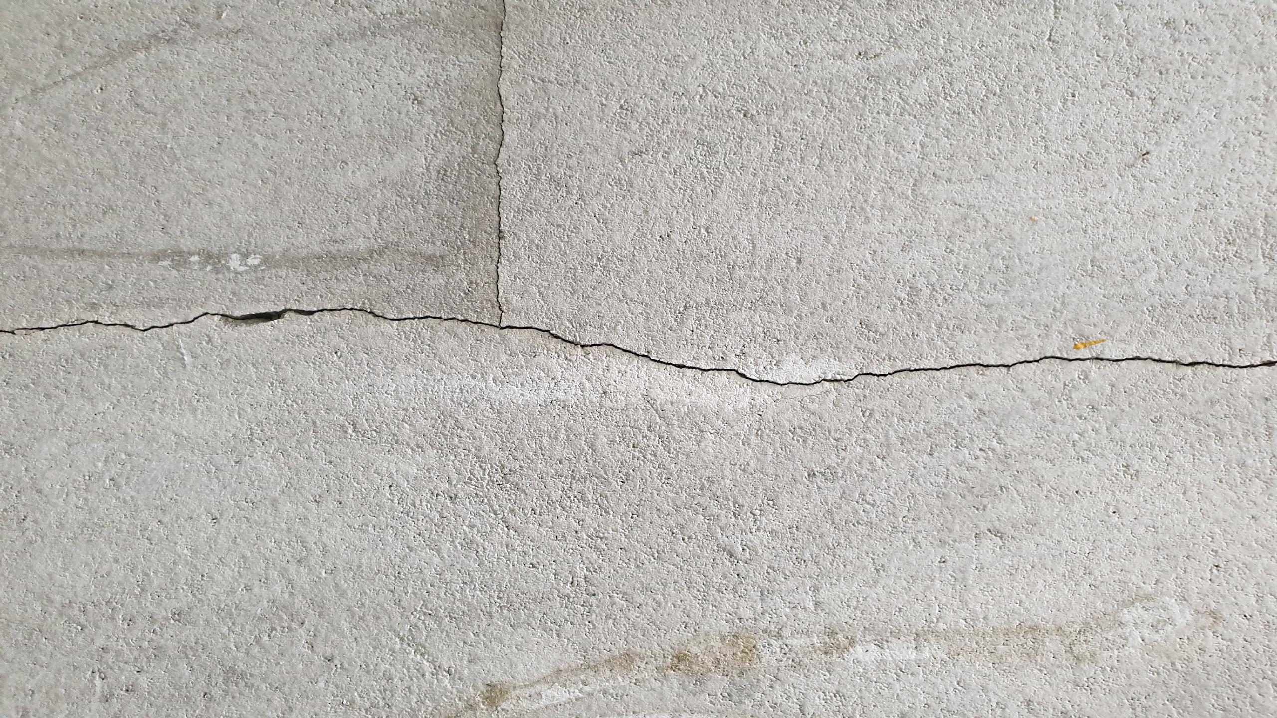 cracks-yolov7 Object Detection Dataset by cracks