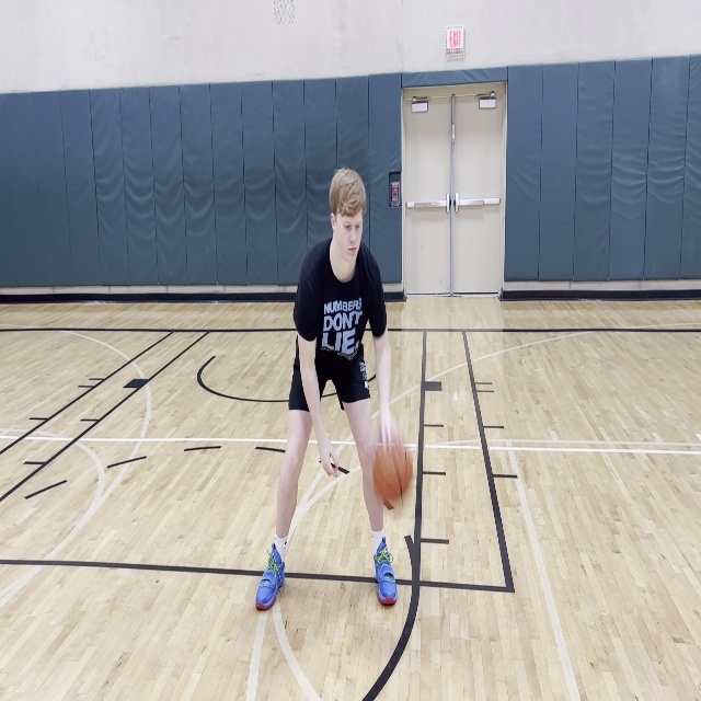 210 Crossovers Object Detection Dataset by basketball dribbling auto label 2