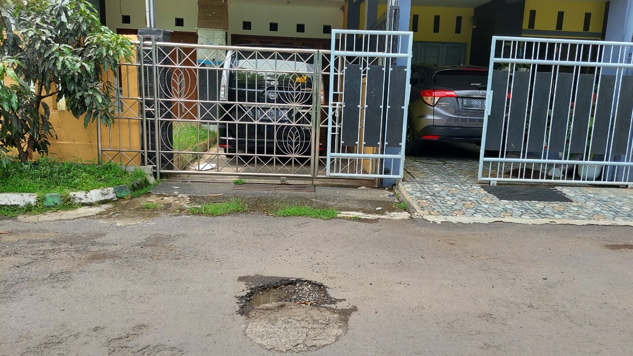 Labelling Road Damage Object Detection Dataset by 18220022