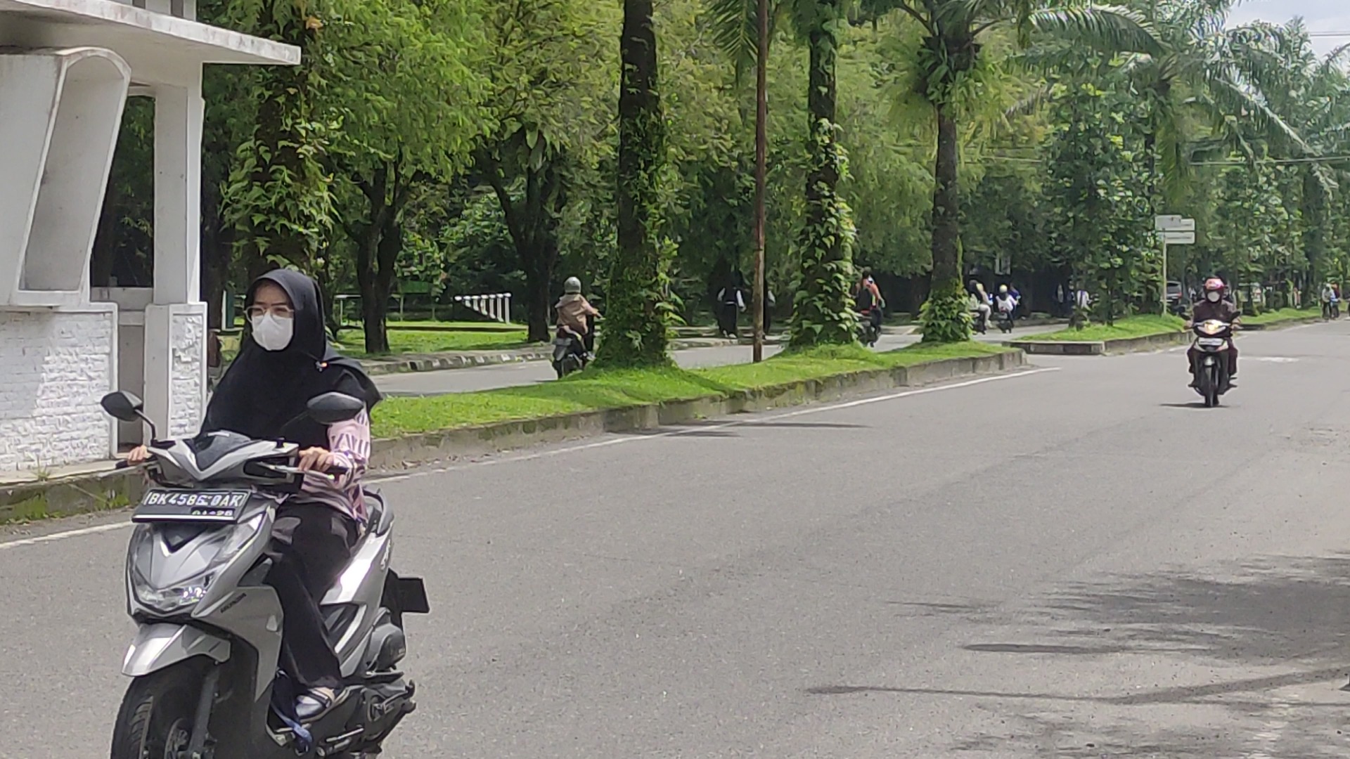 Helmet Detection Helmet Detection Fjs0a Roboflow Universe