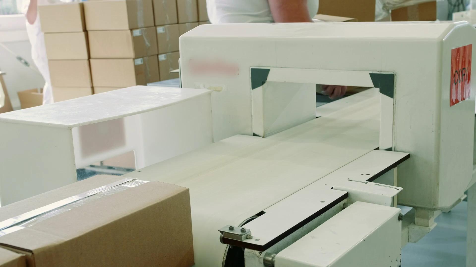 Boxes on a Conveyer Belt Object Detection Dataset and Pre-Trained Model by Mohamed Traore