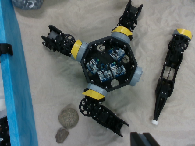 moonbot_v2 Object Detection Dataset by unitsassembly