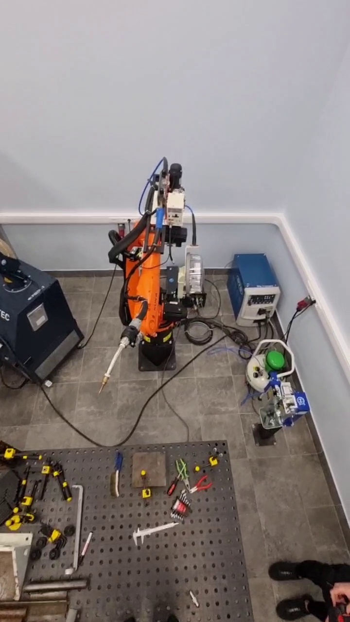 robot_detection_seg Instance Segmentation Dataset and Pre-Trained Model by SUAI