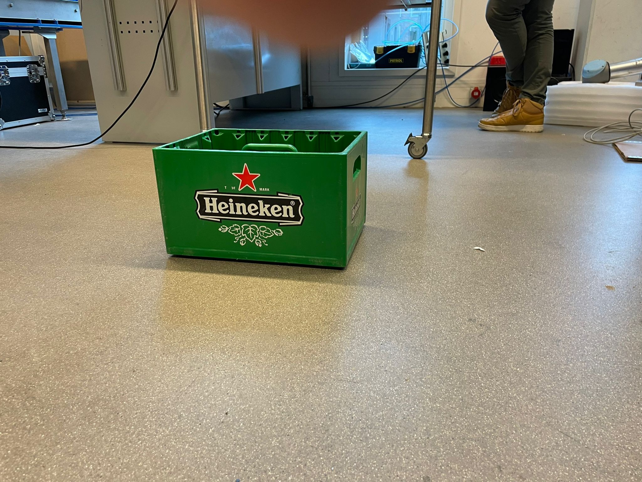 Crate Unloading - Roboflow Universe