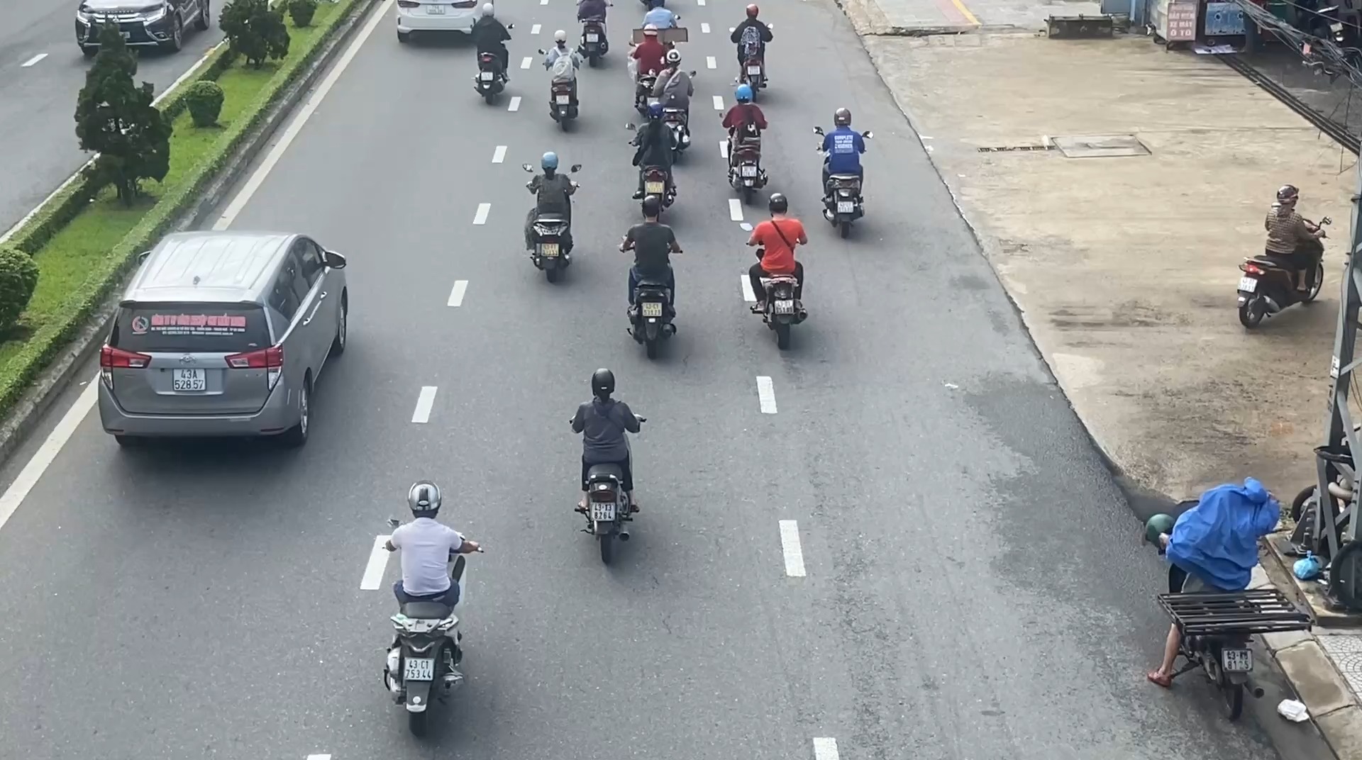 vehicle detection Object Detection Dataset by Danang university of Science and technology