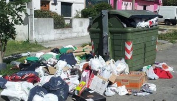 Waste Object Detection Dataset and Pre-Trained Model by garbage bin