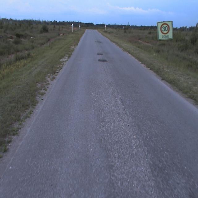 Road Segmentation (road-segmentation-mvwfl) - Roboflow Universe