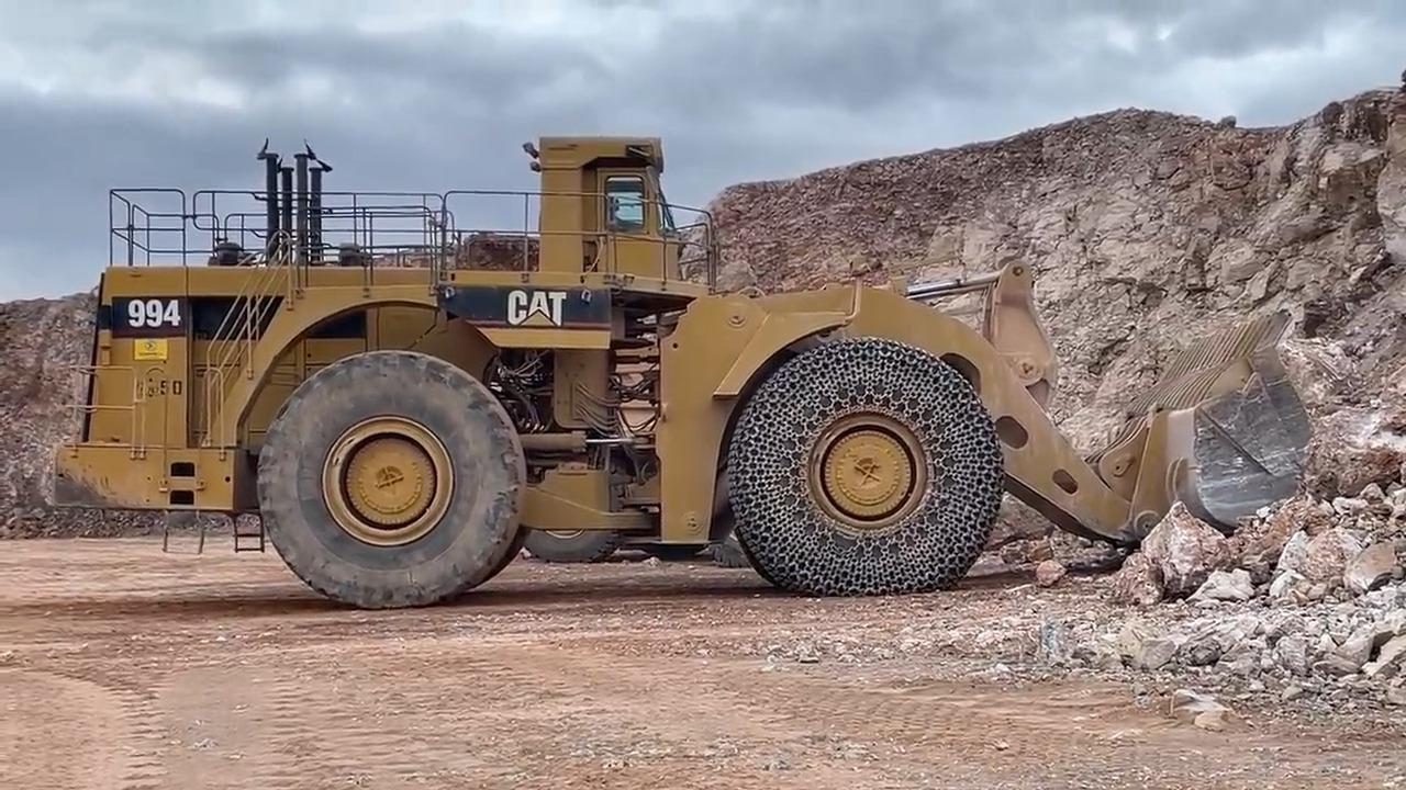 excavators Object Detection Dataset and Pre-Trained Model by Roboflow 100