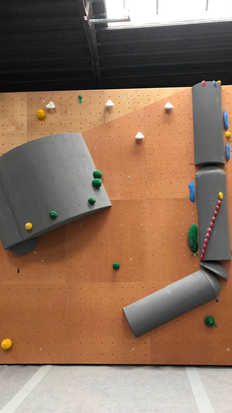 Climbing Holds and Volumes Object Detection Dataset and Pre-Trained ...