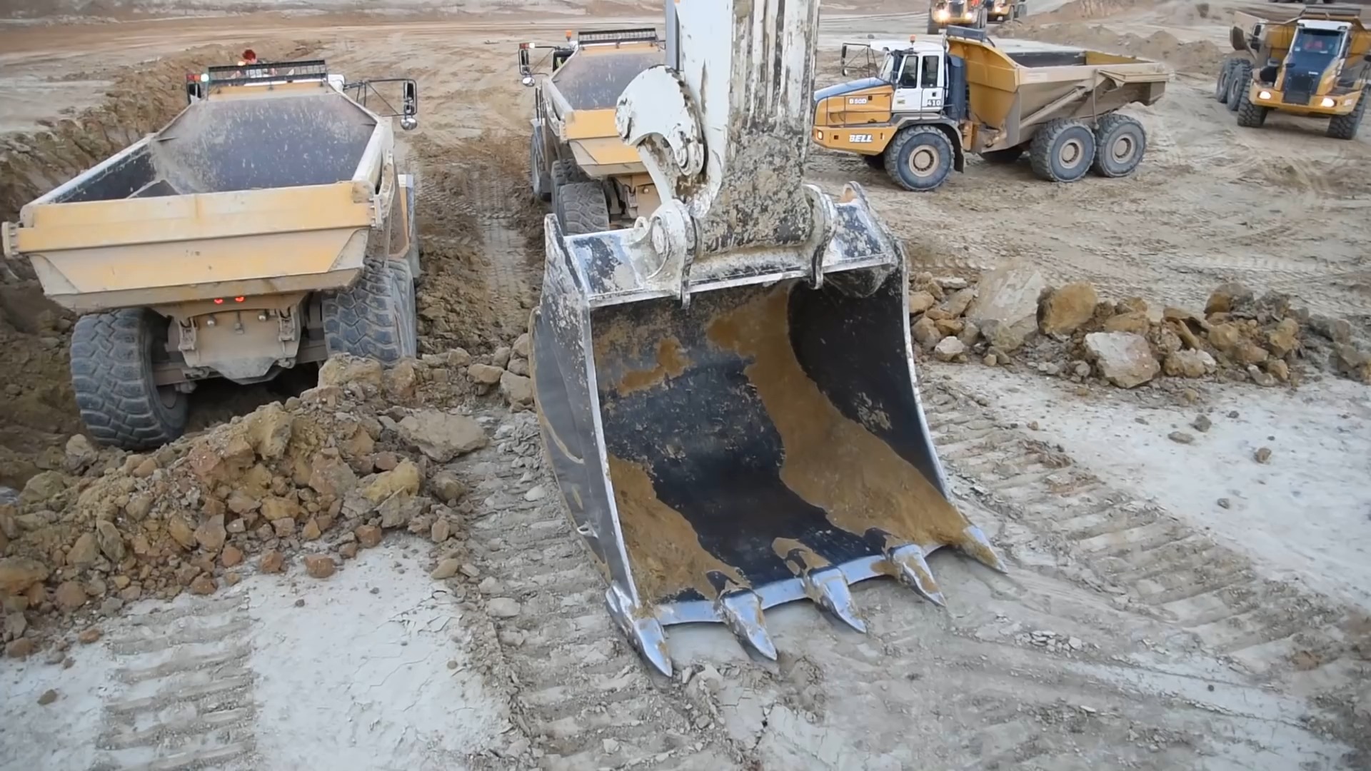 hd, bucket night, bucket day Object Detection Dataset by Bucket