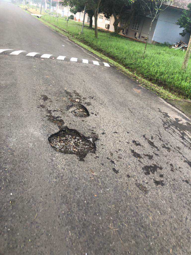Pothole rock detection Object Detection Dataset by Iskandar Pothole rock detection Object Detection Dataset by Iskandar